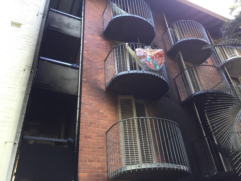 James Cook University fire forces hundreds of students to flee ...