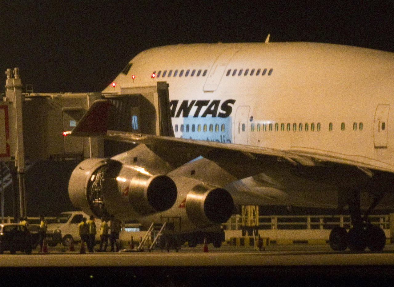 Another Qantas flight grounded after engine failure - ABC News