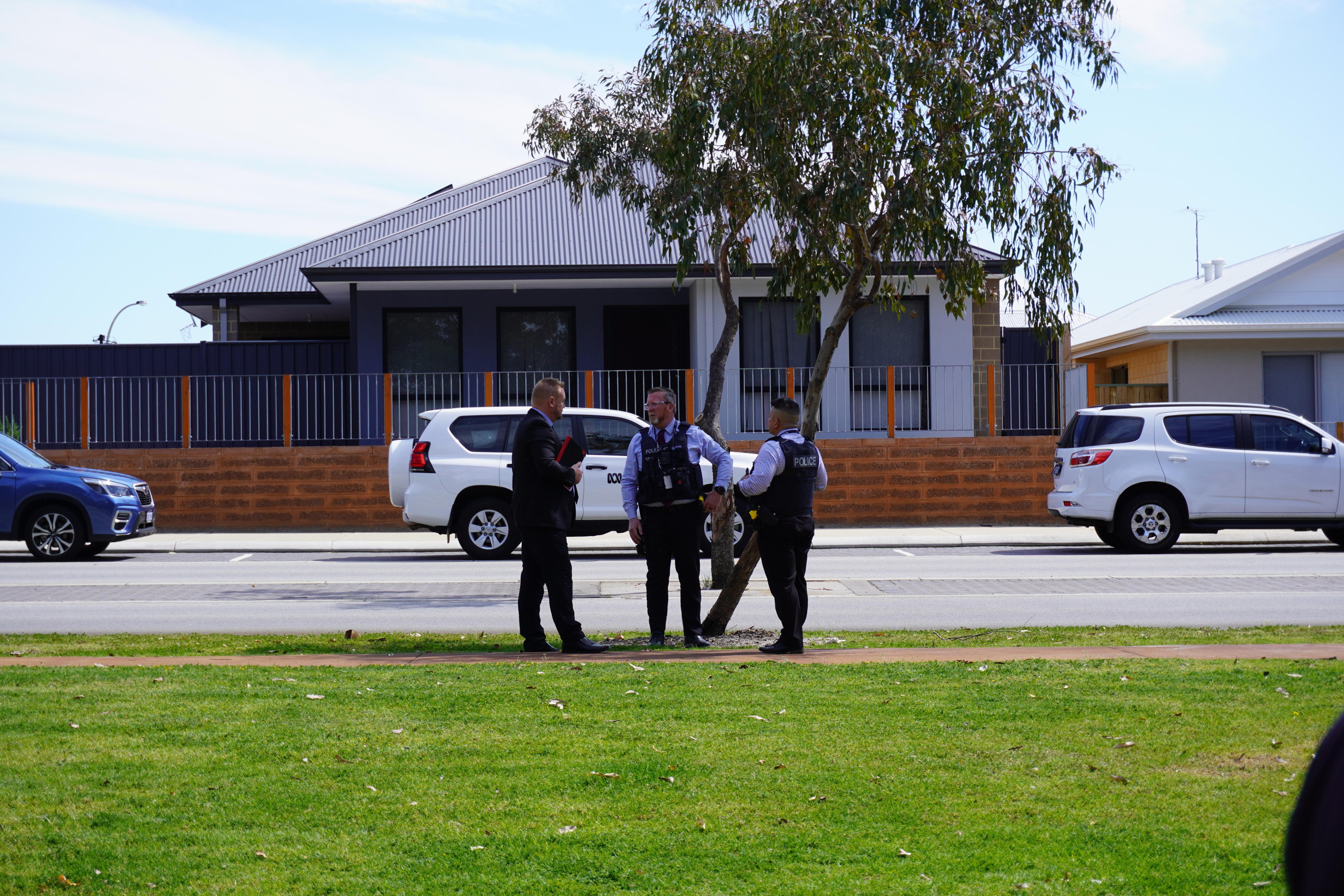 A 19-year-old Perth man arrested over attempted child abductions - ABC News
