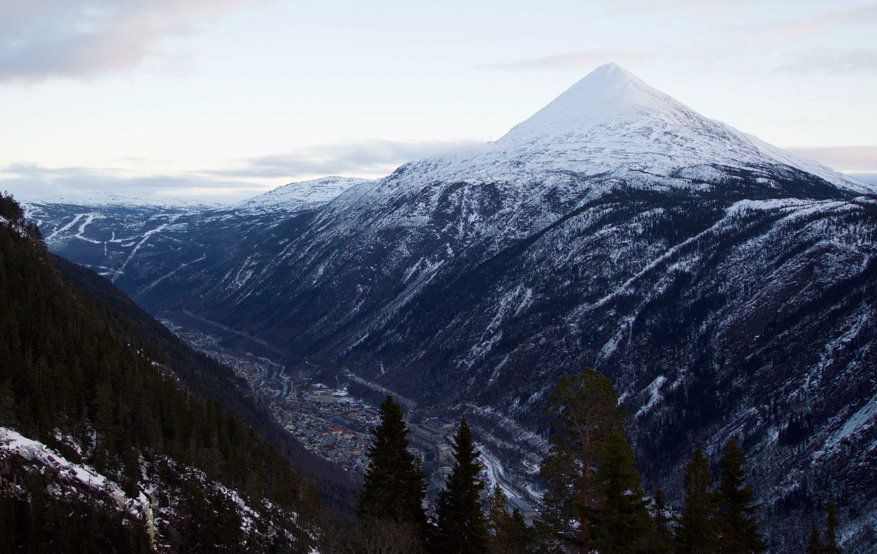 Rjukan: The town that needs giants mirrors to see the sun for six ...