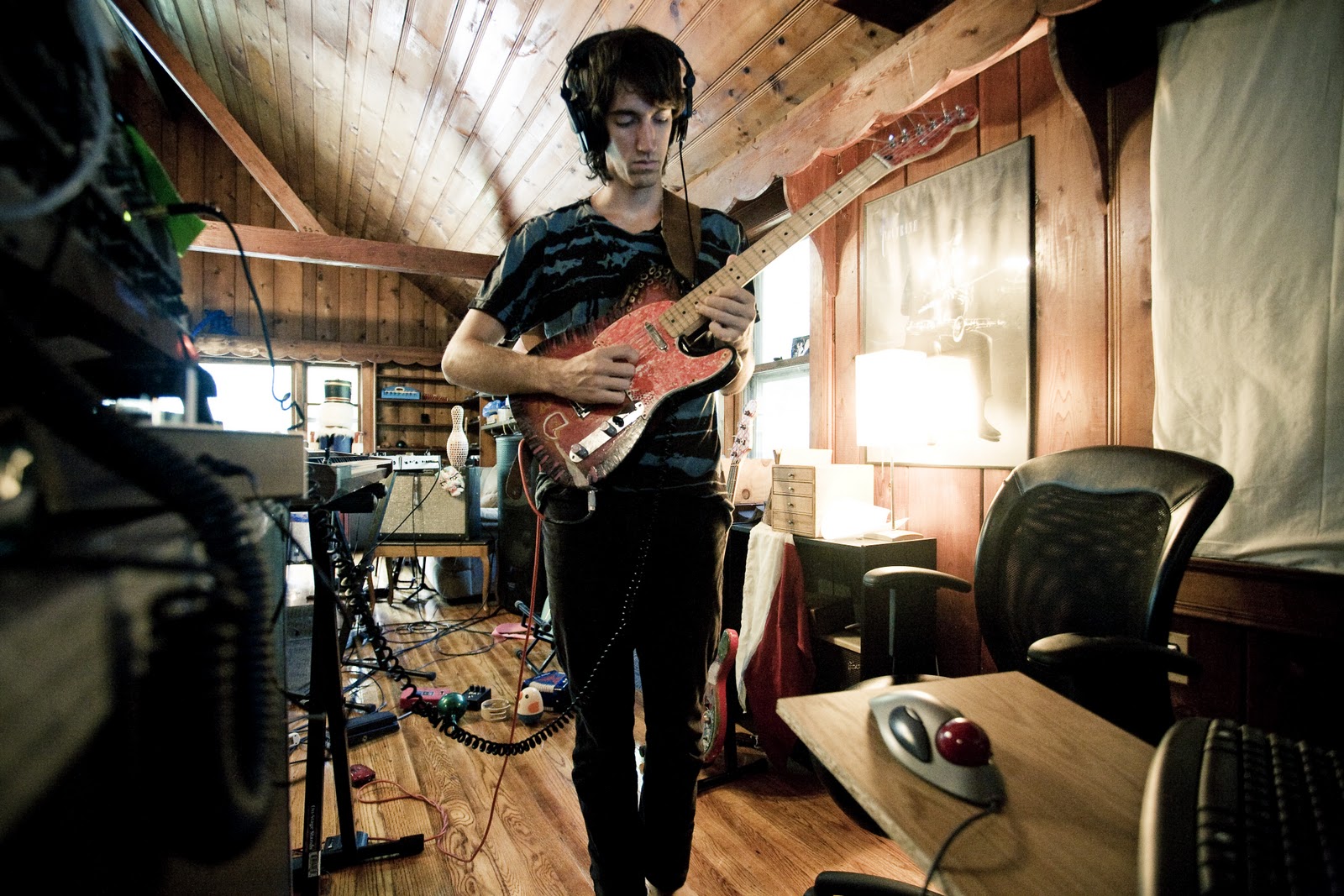 Delicate Steve plays guitar like no other, telling a tale without words ...