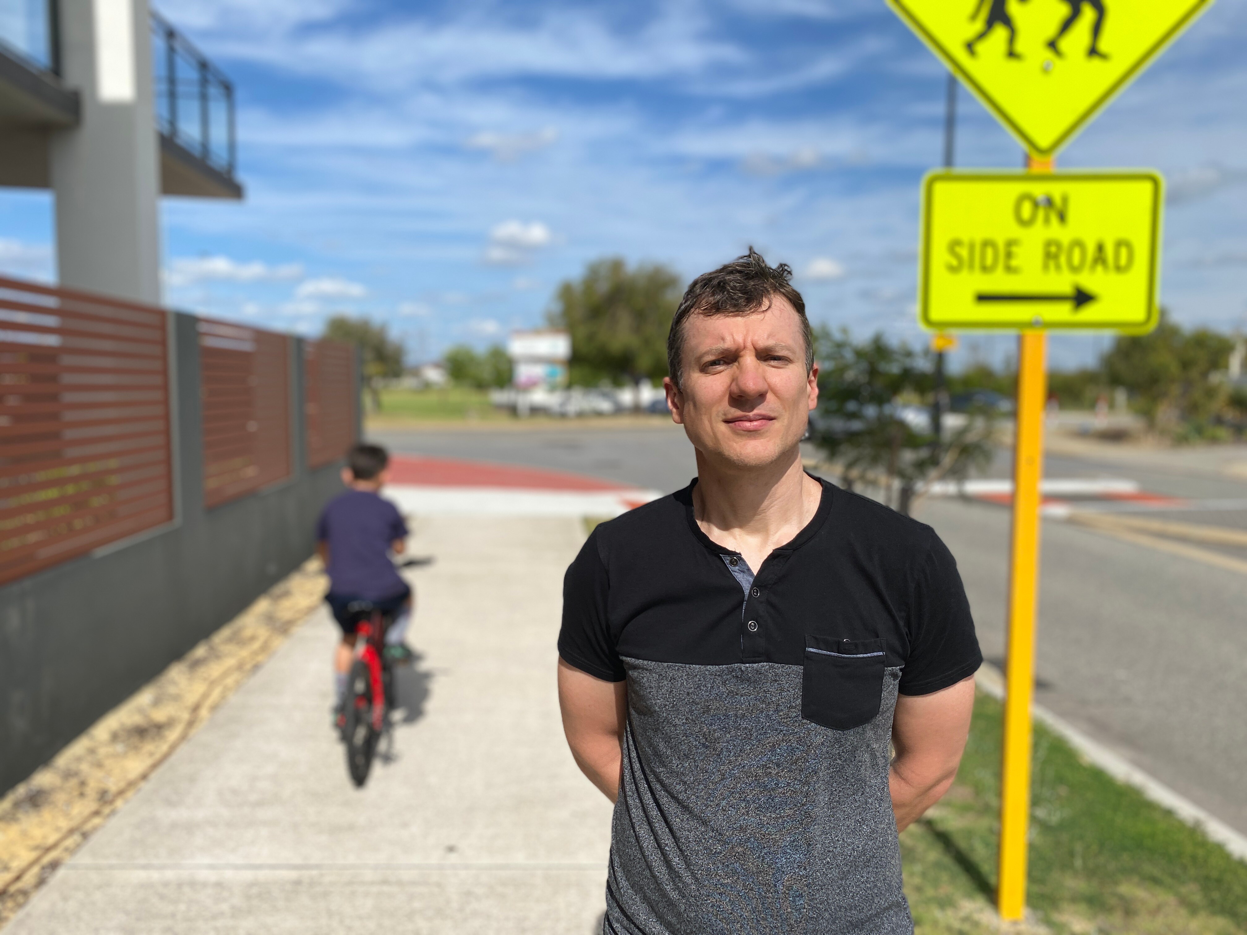 Perth parents fear kids 'gamble' with walk to school amid traffic warden shortage - ABC News