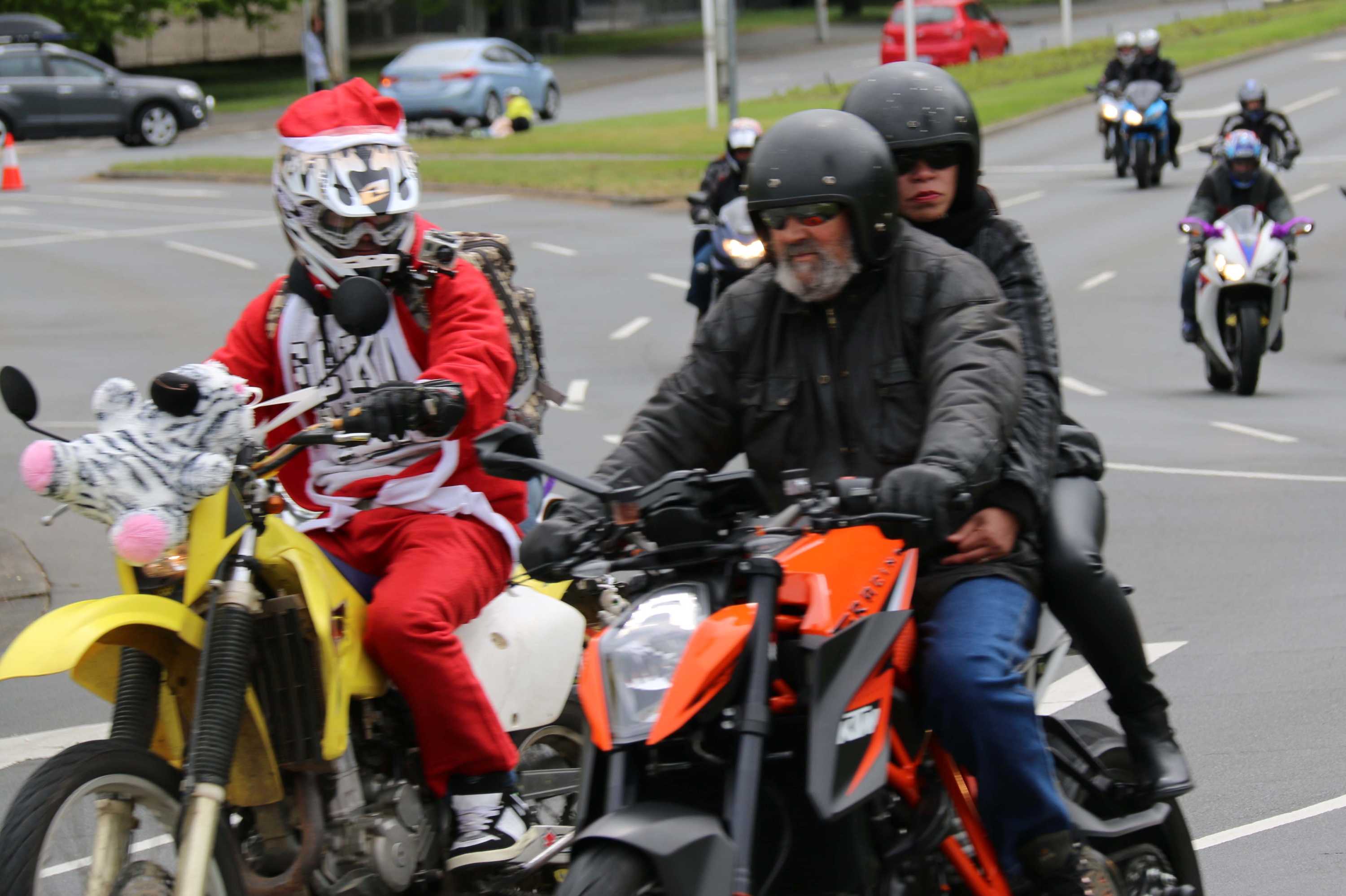 The Salvation Army applauds Santa's helpers two-wheel toy run - ABC News