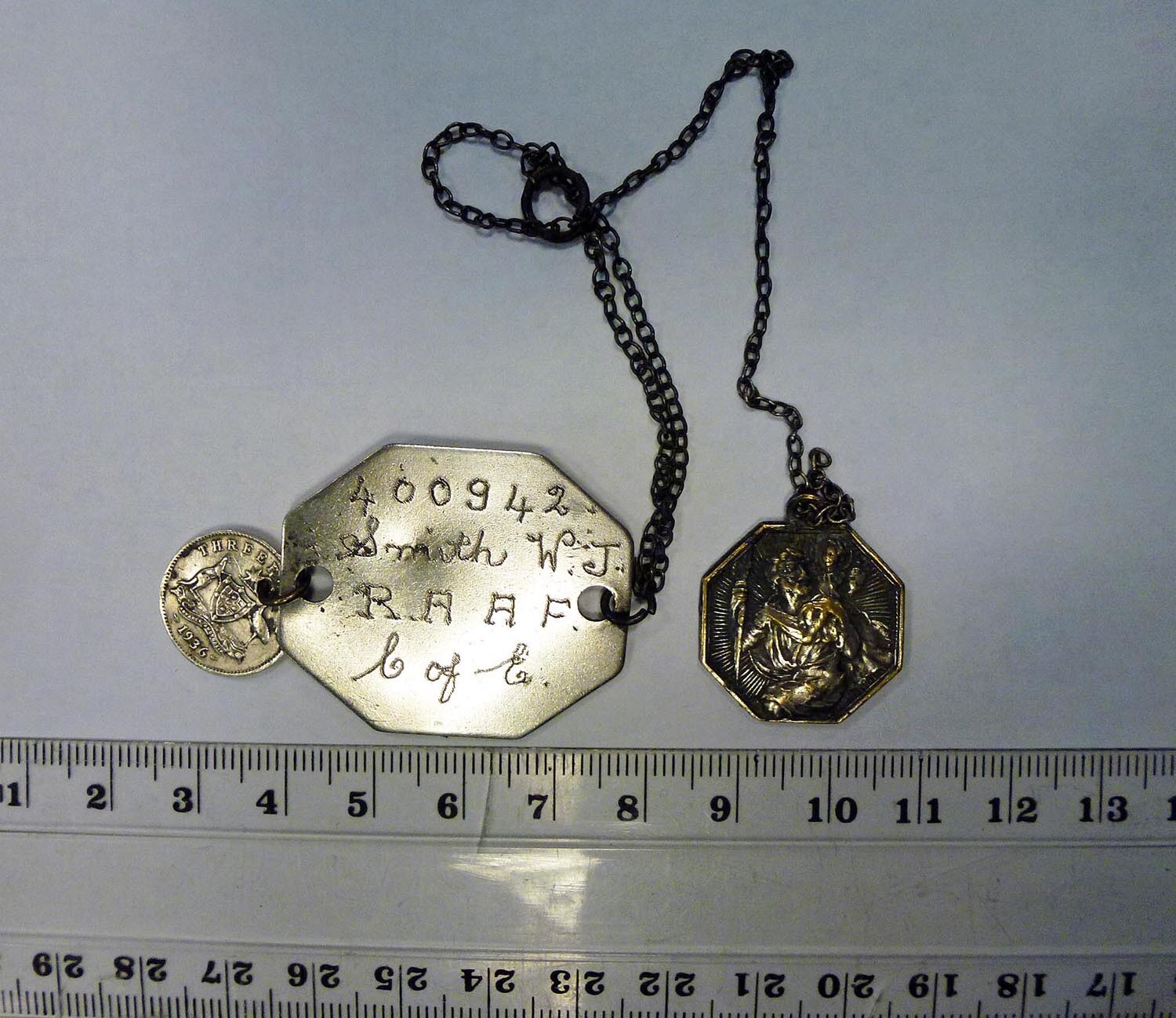 Spitfire pilot farewelled after 70-year wait - ABC News