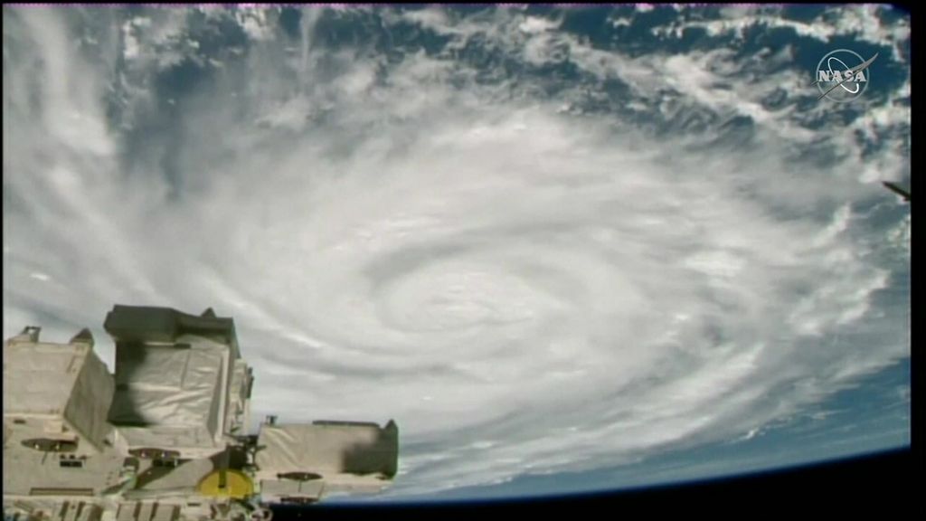 Space station captures Hurricane Ian hitting Florida - ABC News