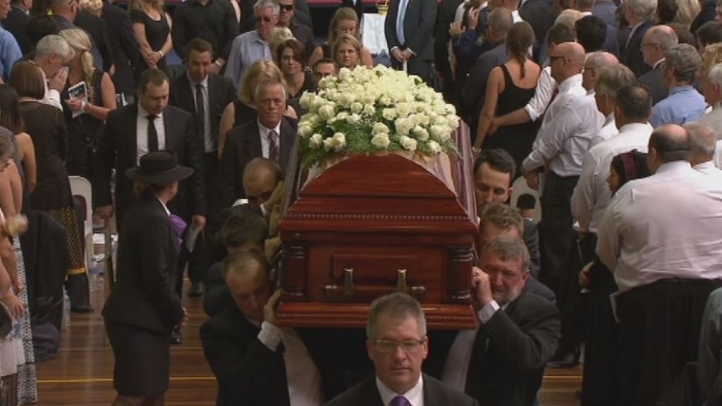 Phillip Hughes: Family, friends, and cricket icons gather in Macksville ...
