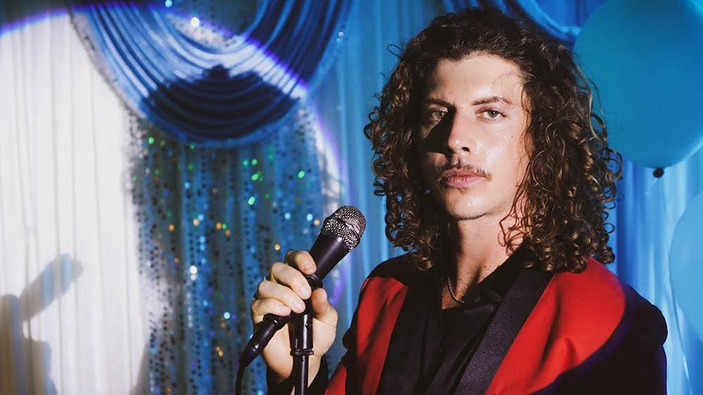 Keli Holiday charms with new single 'off my mind' - triple j