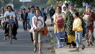 Indonesia says tsunami killed 528, displaced thousands - ABC News