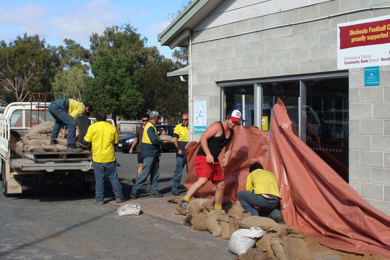 Dimboola faces flood threat - ABC Radio