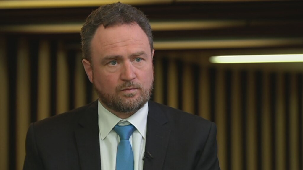 Can I wait for Pfizer? Prof Ben Cowie answers coronavirus vaccine ...