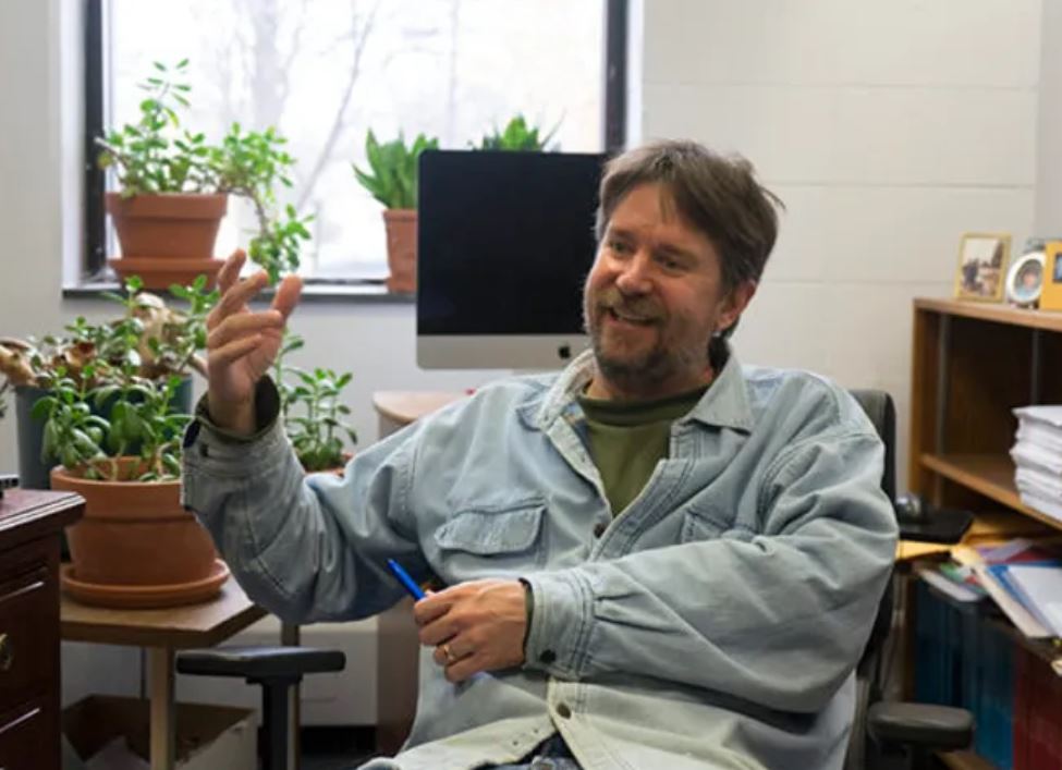 Minimalism and wellbeing: how is living with less really more? Here’s ...