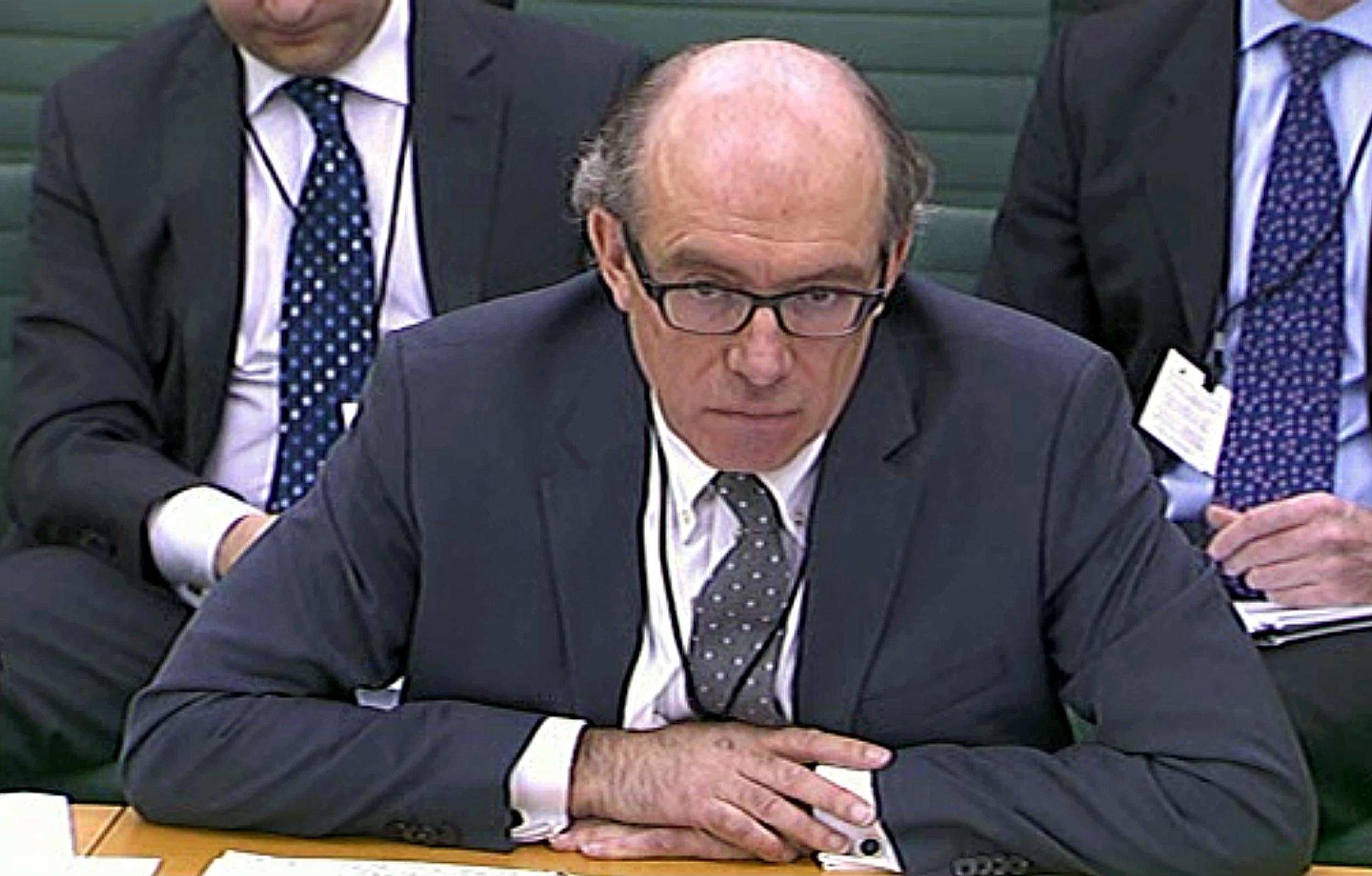 Disgraced bank boss hands back knighthood - ABC News