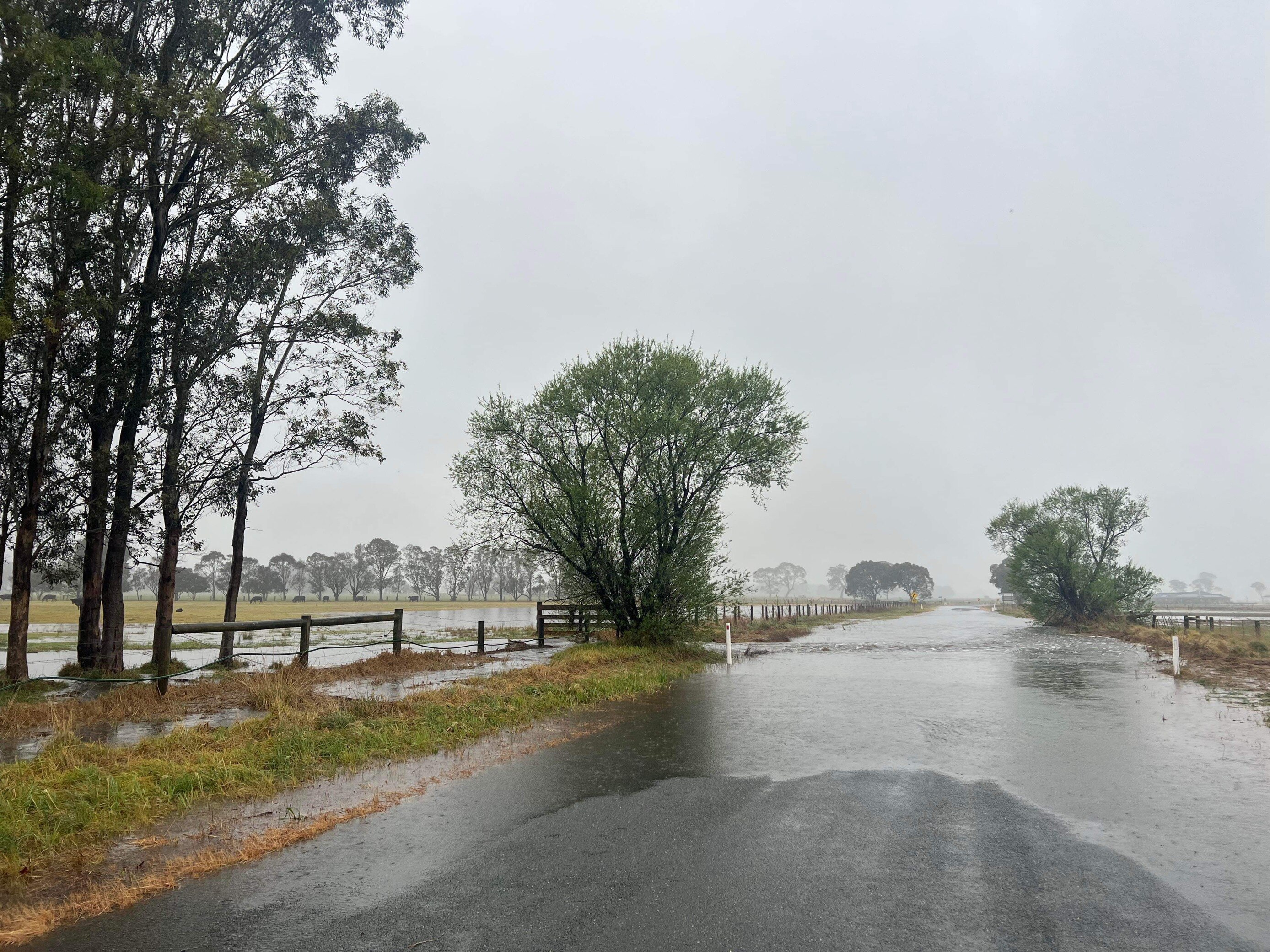 Emergency warning issued for parts of Sale in Victoria's east, as state ...