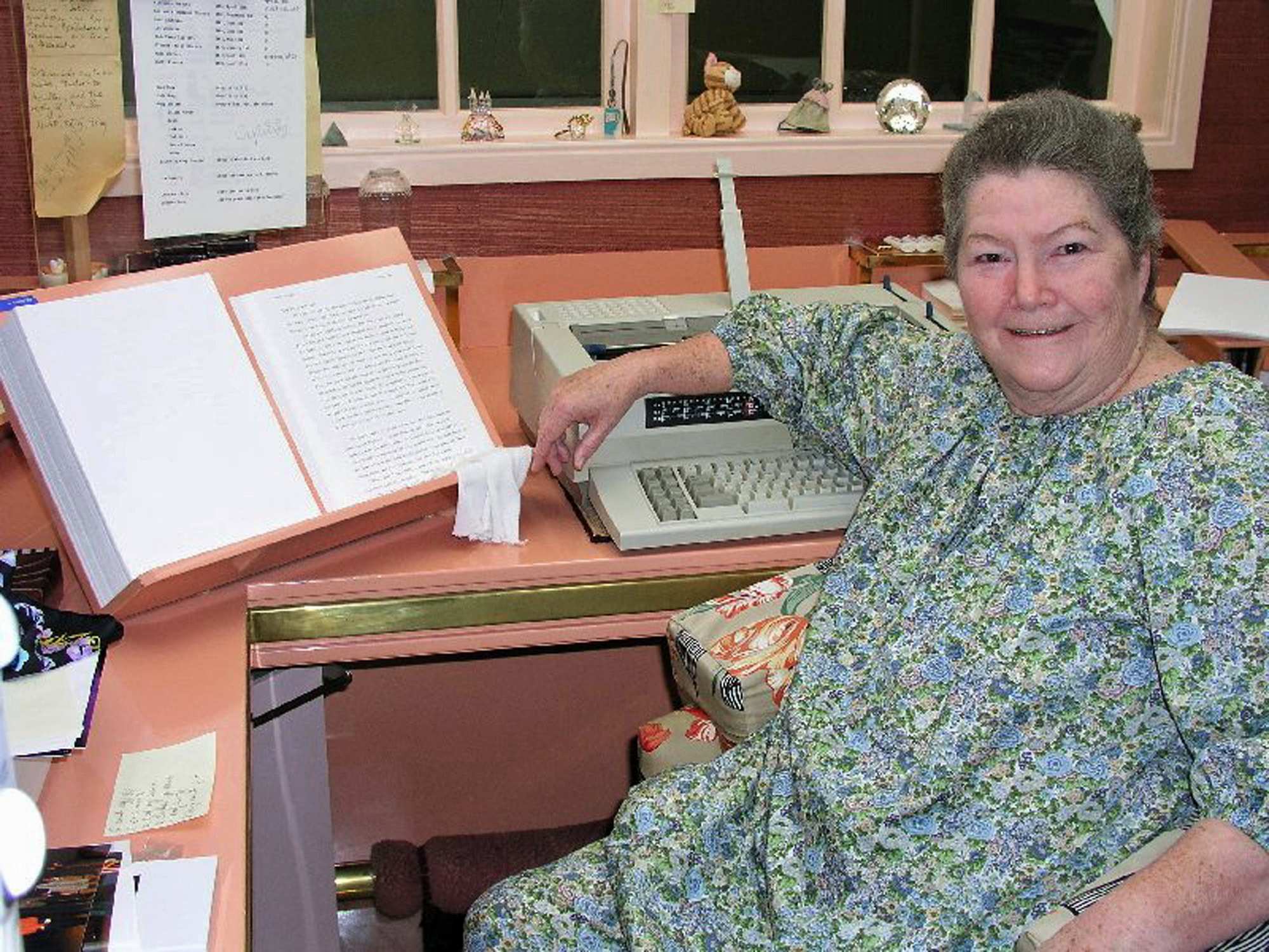Colleen McCullough: Australian author's $2.1m estate left to her ...