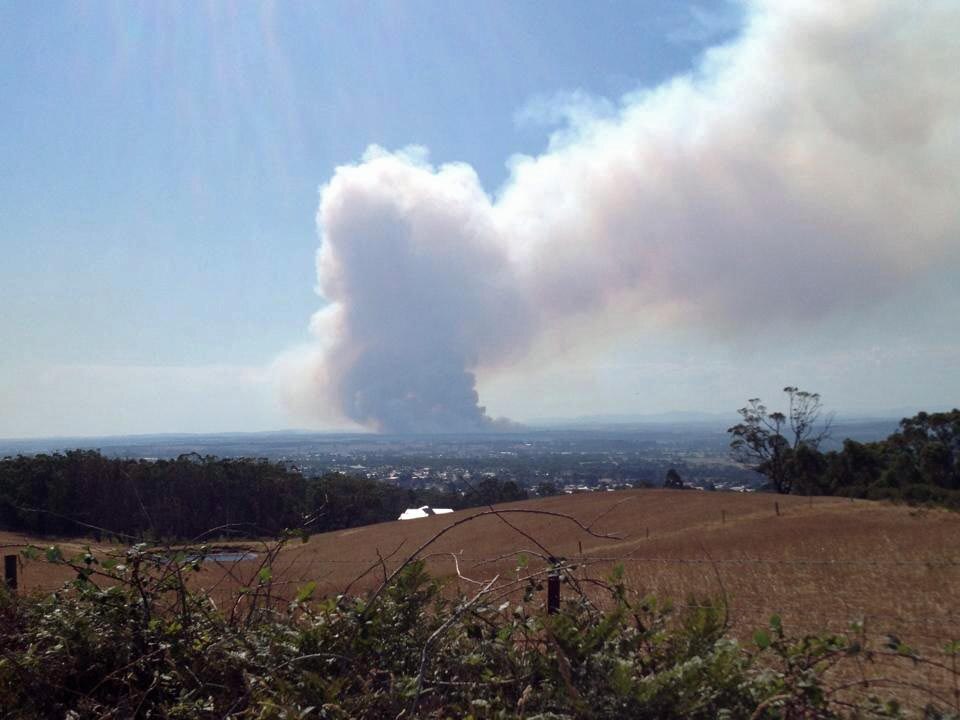Victoria bakes: bushfires continue to burn out of control, Metro ...