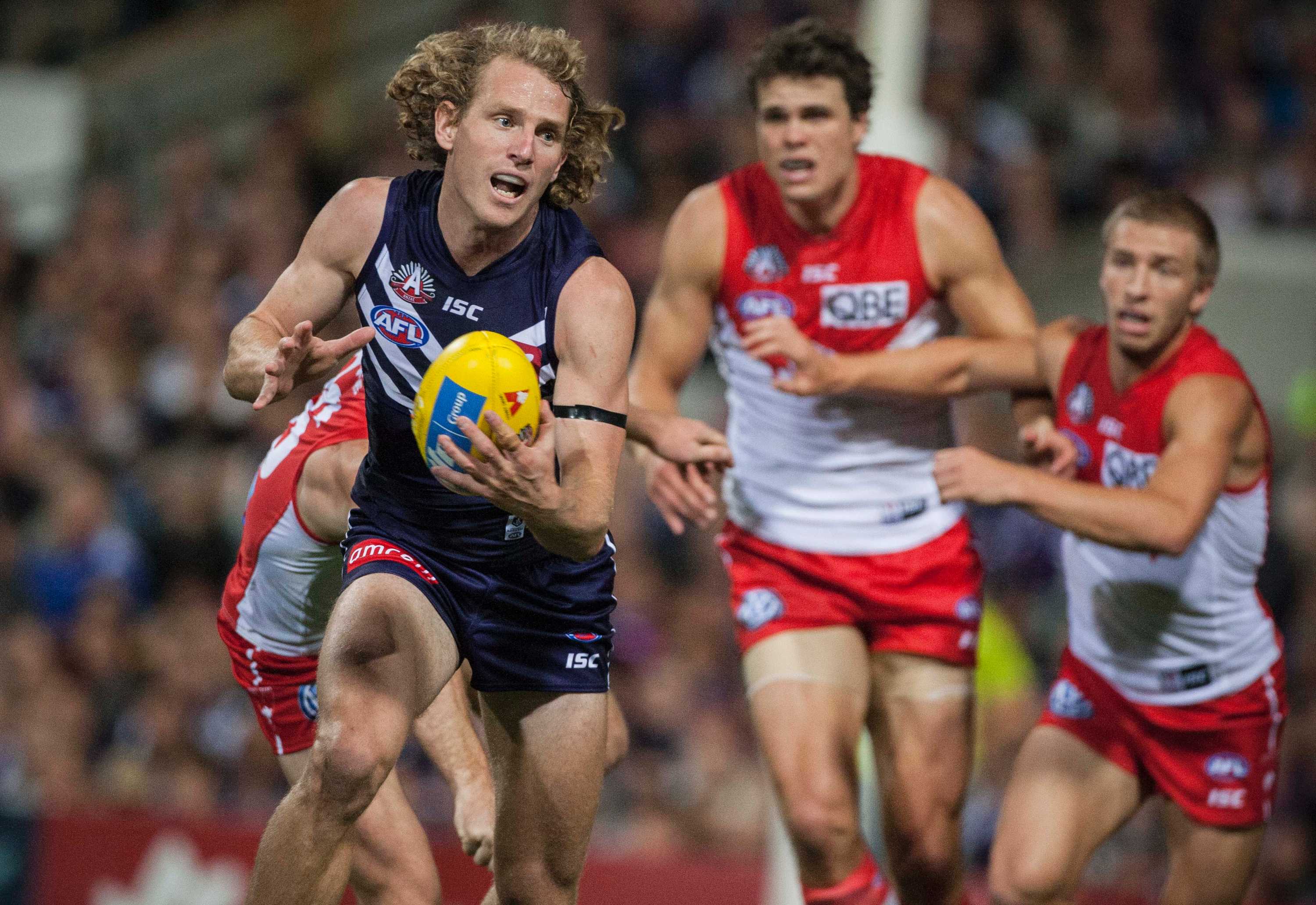 Fremantle Dockers beat Sydney Swans by 14 points in Anzac Day AFL clash ...
