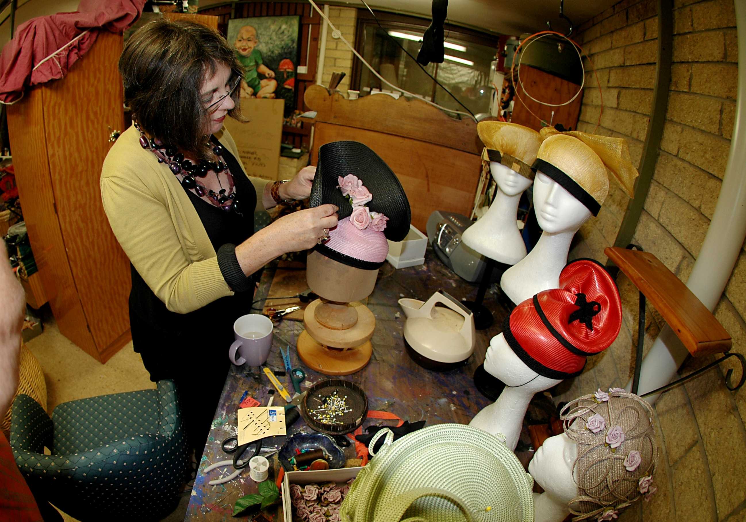 Road kill inspires north-west Tasmanian hat maker - ABC News