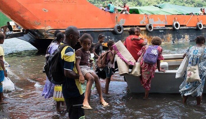 Vanuatu gavman sekim gen ol pipol blong Ambae - ABC News