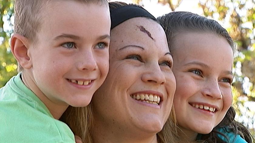 Children honoured for saving Mum's life - ABC News