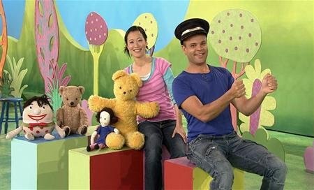 Make a Pretend Plane - ABC Kids