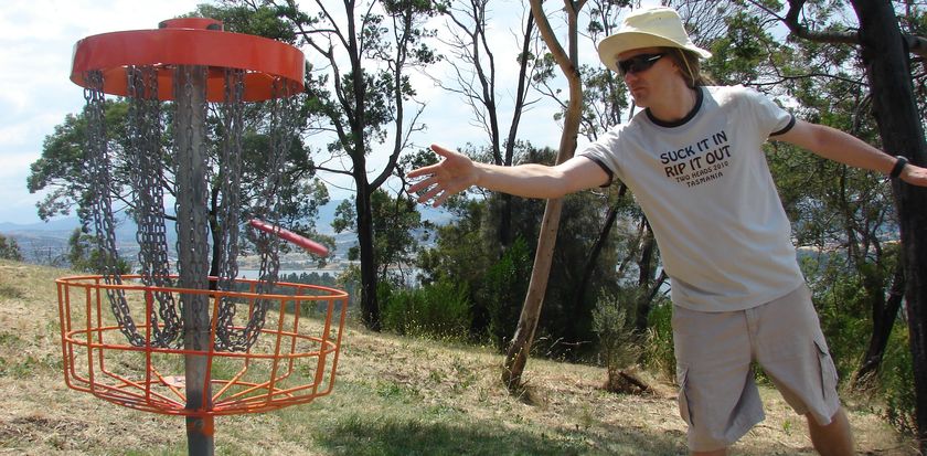 Frisbee golf national tour tees off - ABC News