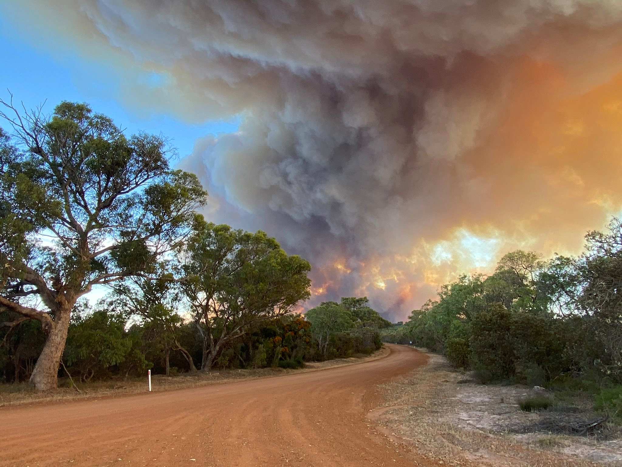 Bushfire emergency continues north of Perth as firefighters brace for ...