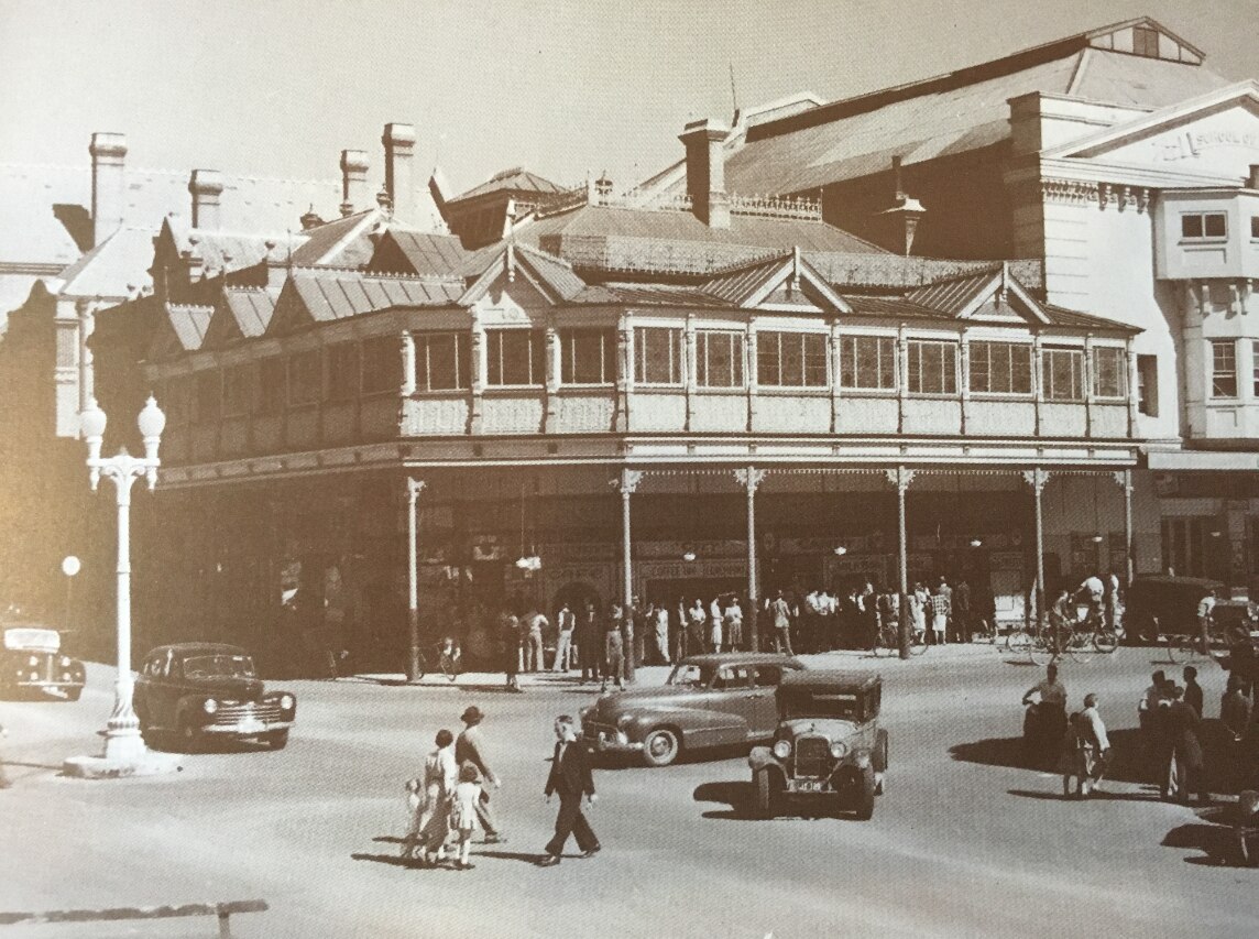 Bathurst's historic street lamps: Confusing tourist traffic since 1933 ...