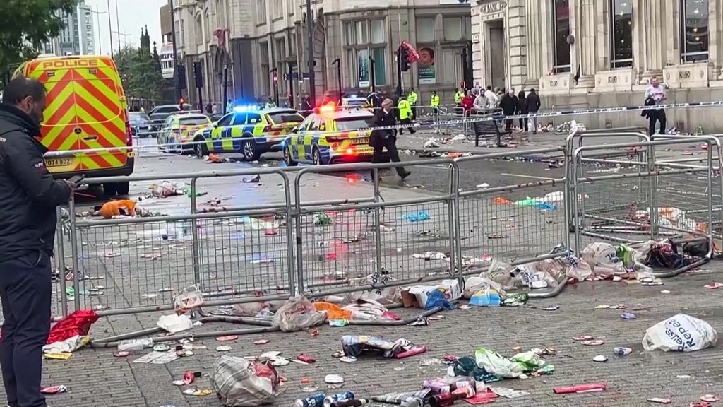 Scene of car ramming into crowd at Liverpool's trophy parade - ABC News