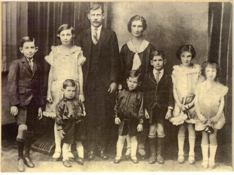One of Darwin's oldest Greek families prepares for 100-year reunion ...