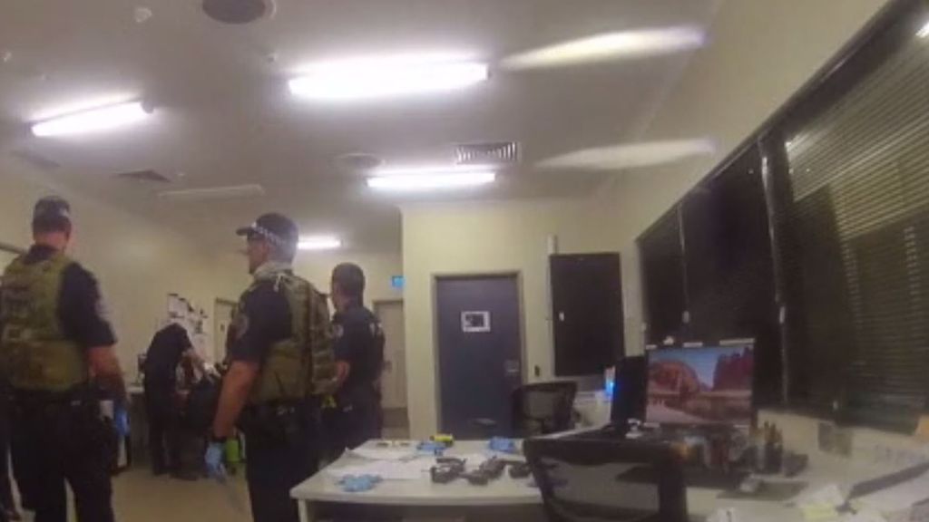 Body worn video showing police gathering at the Yuendumu Police Station ...