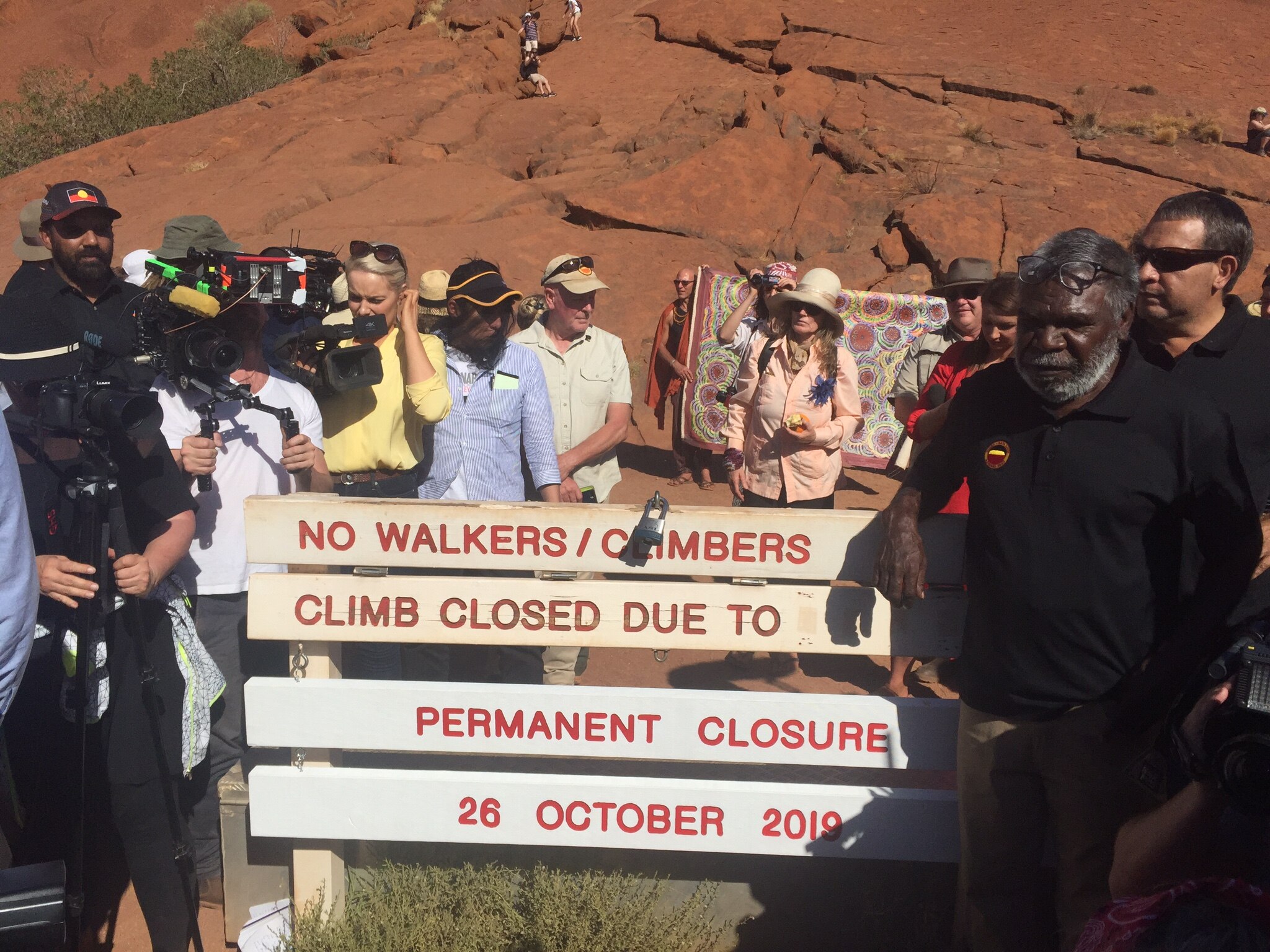 Calls to reopen Uluru climb to kickstart Northern Territory tourism hit ...