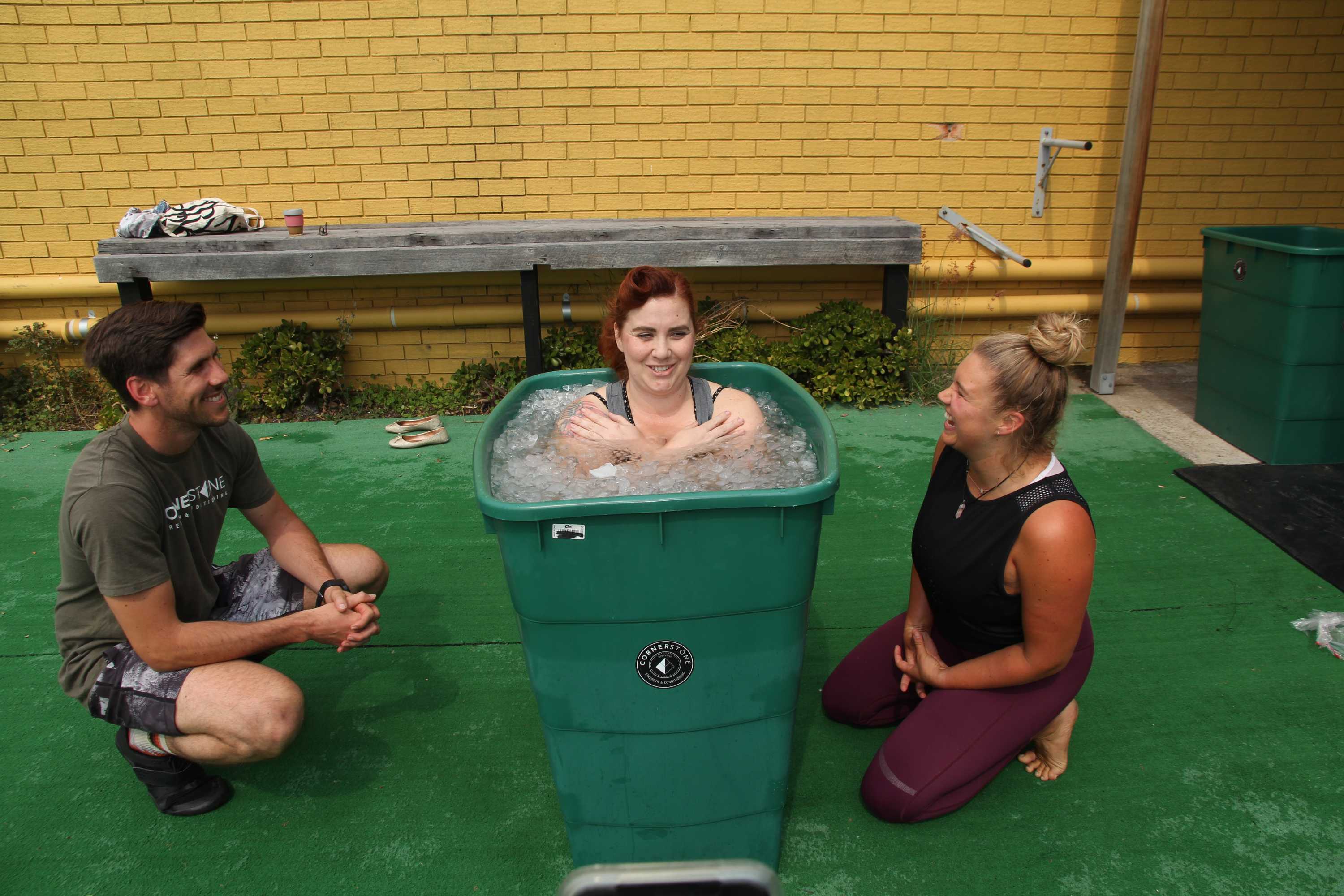 Let's talk about ice baths and why they're so hot right now - ABC Newcastle