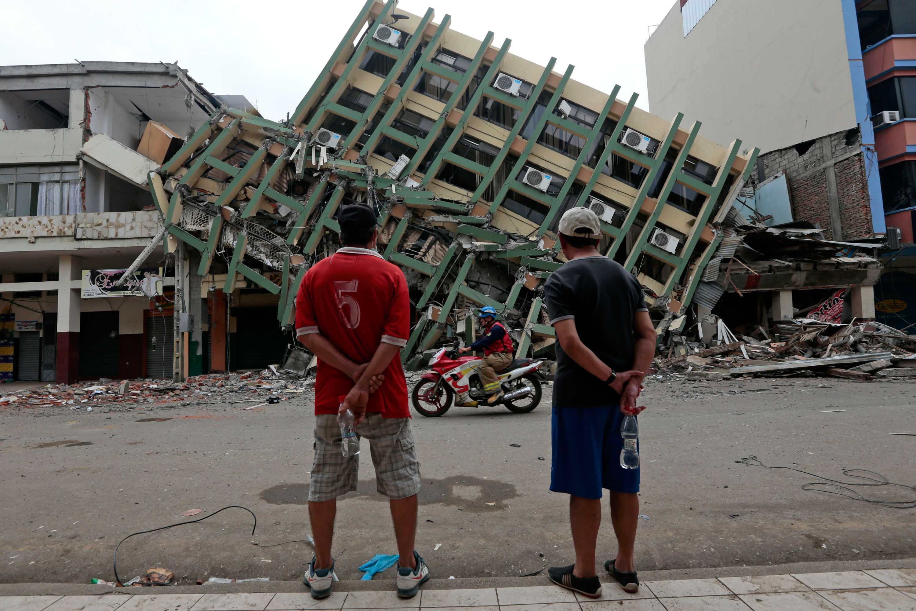 Ecuador earthquake: Death toll rises to nearly 650, aftershocks ...