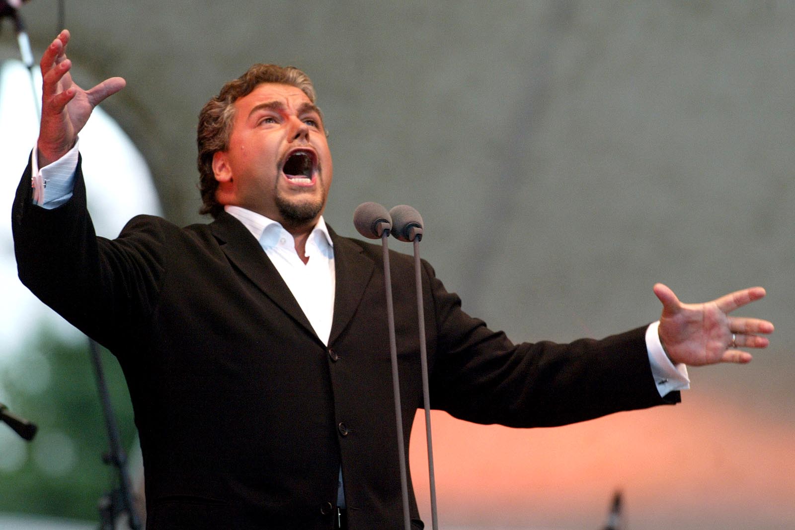 Italian tenor Licitra dies after scooter crash - ABC News