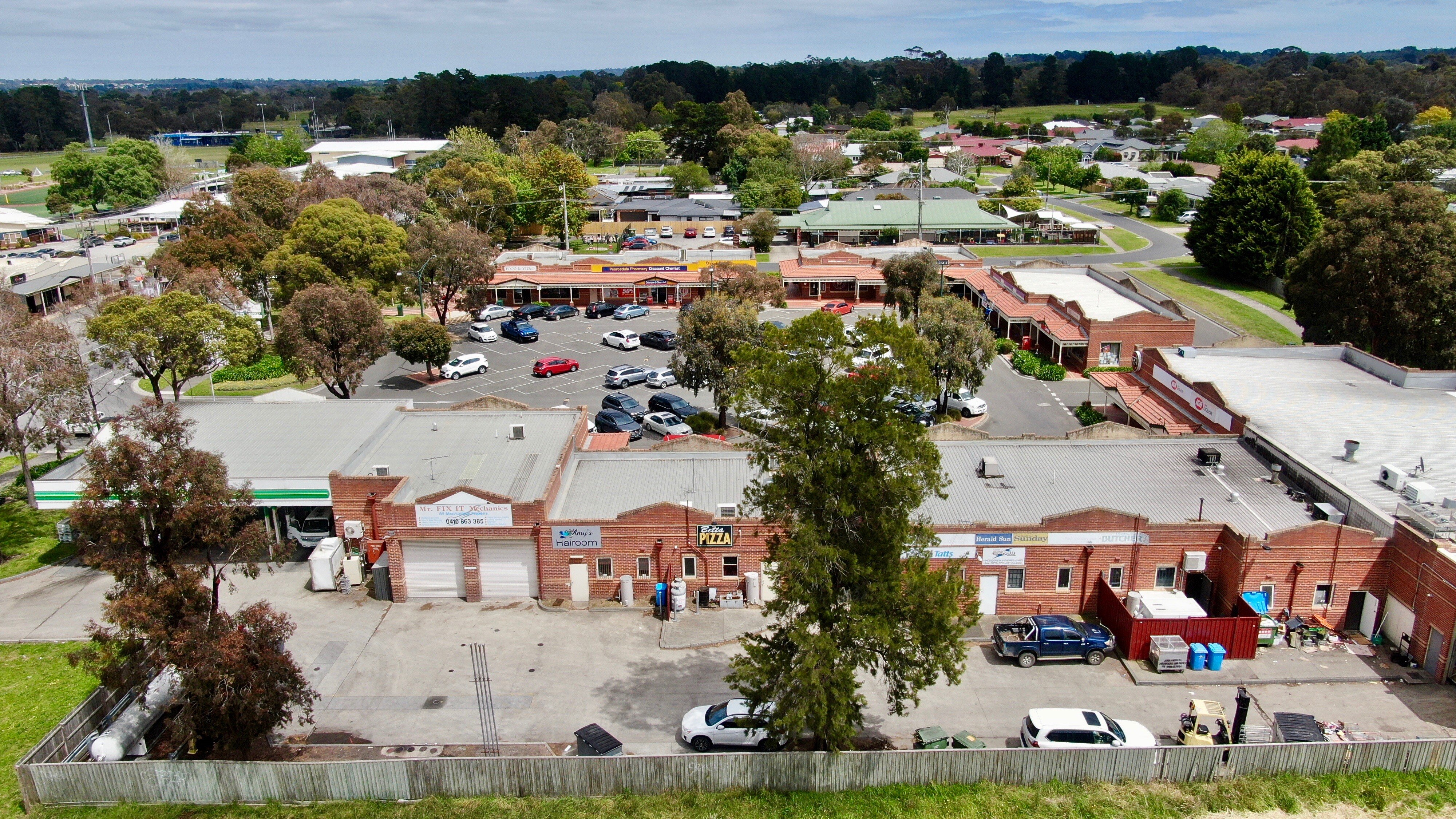 When two of Australia's richest men came to Pearcedale, locals didn't ...