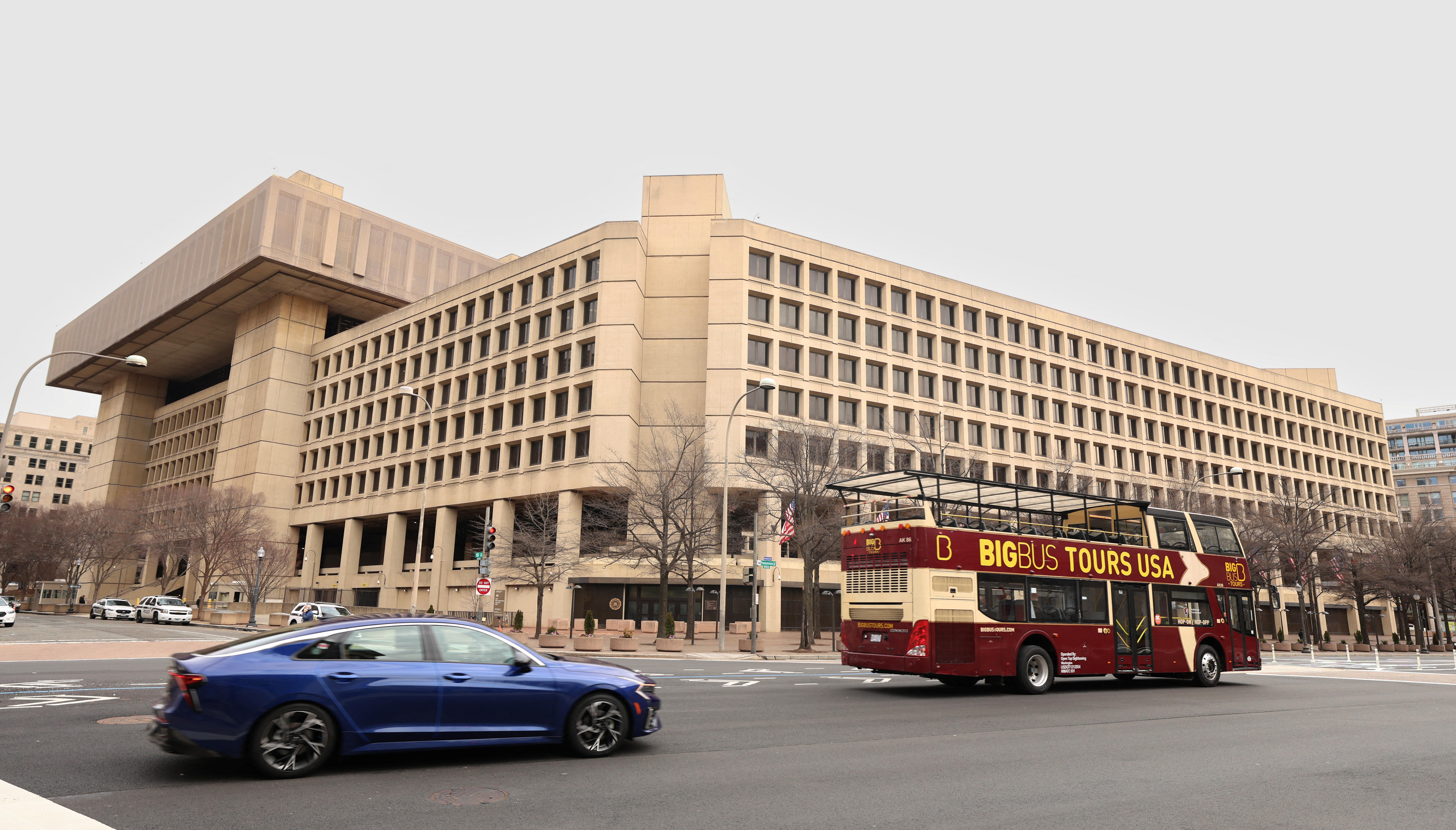 Conservative conspiracy theorist, podcaster and ex-Secret Service agent ...