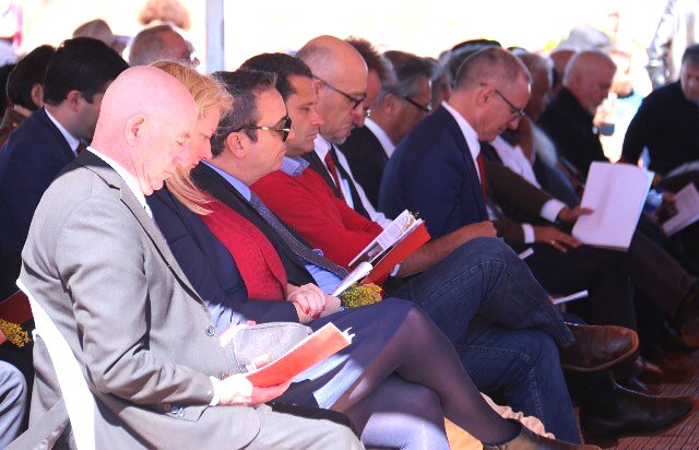 Yami Lester: More than 500 people travel to South Australia's far north ...