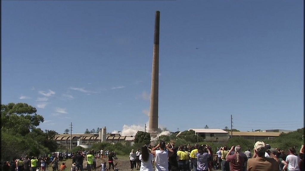 Iconic Port Kembla copper stack demolished in 2014 - ABC News