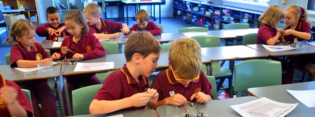 Young kids lap up molecular structure and the periodic table - ABC listen