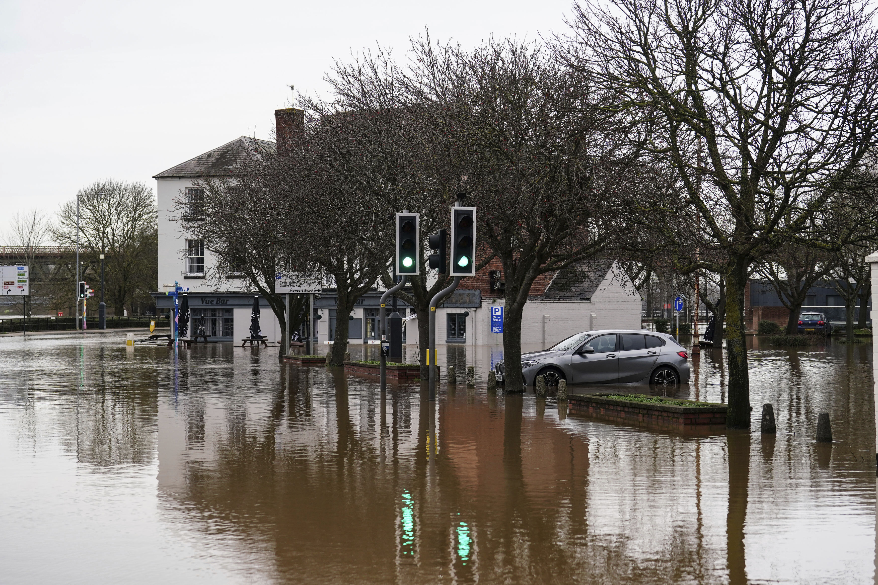Le froid extrême laisse des milliers de personnes sans électricité dans ...