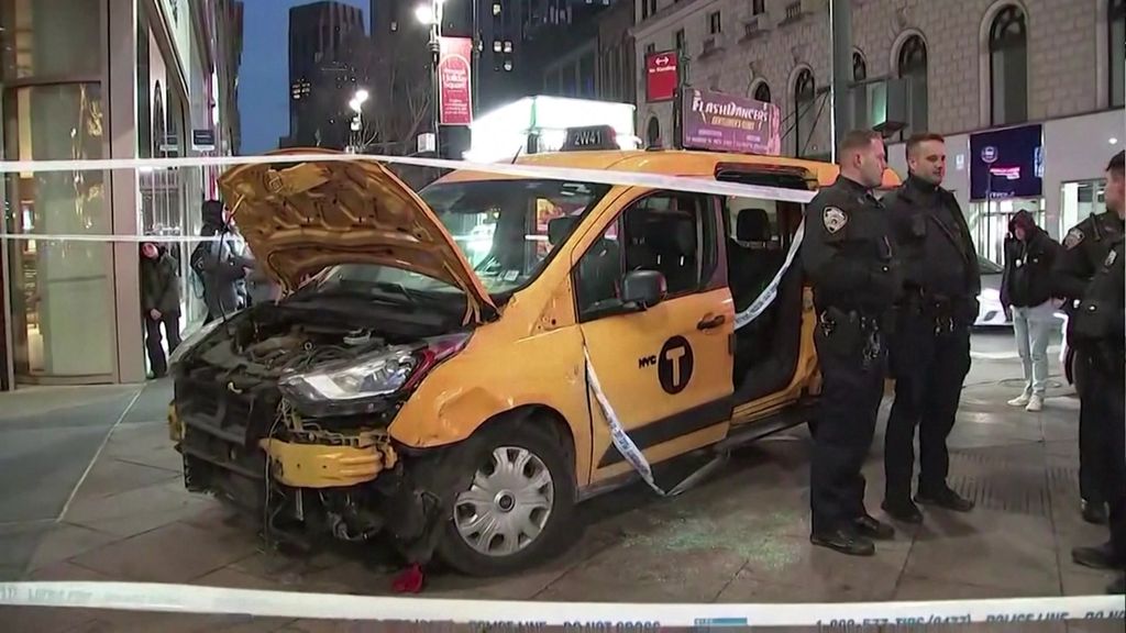 Seven people injured in New York City after taxi jumps curb - ABC News