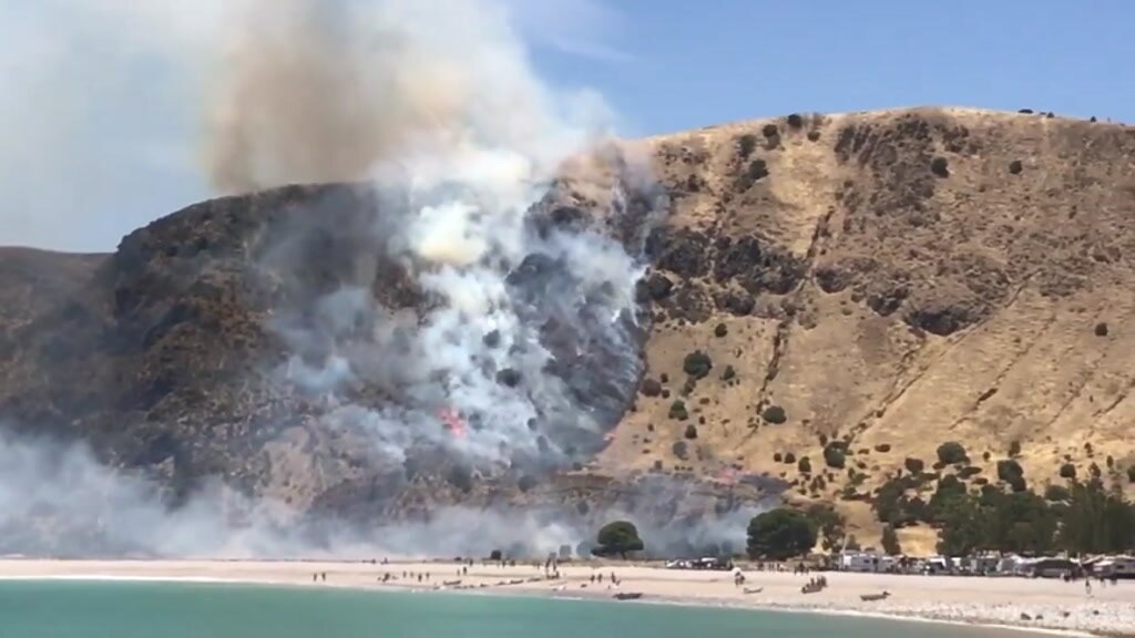 SA bushfires destroy at least three homes as blaze comes close to ...