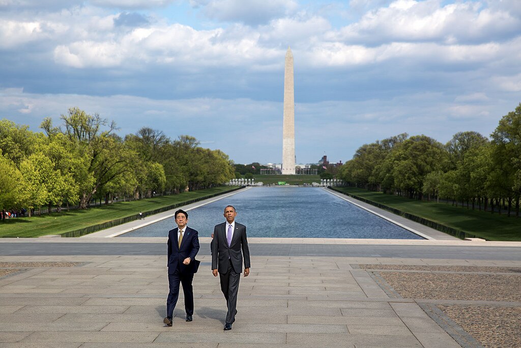 Barack Obama's lessons in international mingling, told through iconic ...