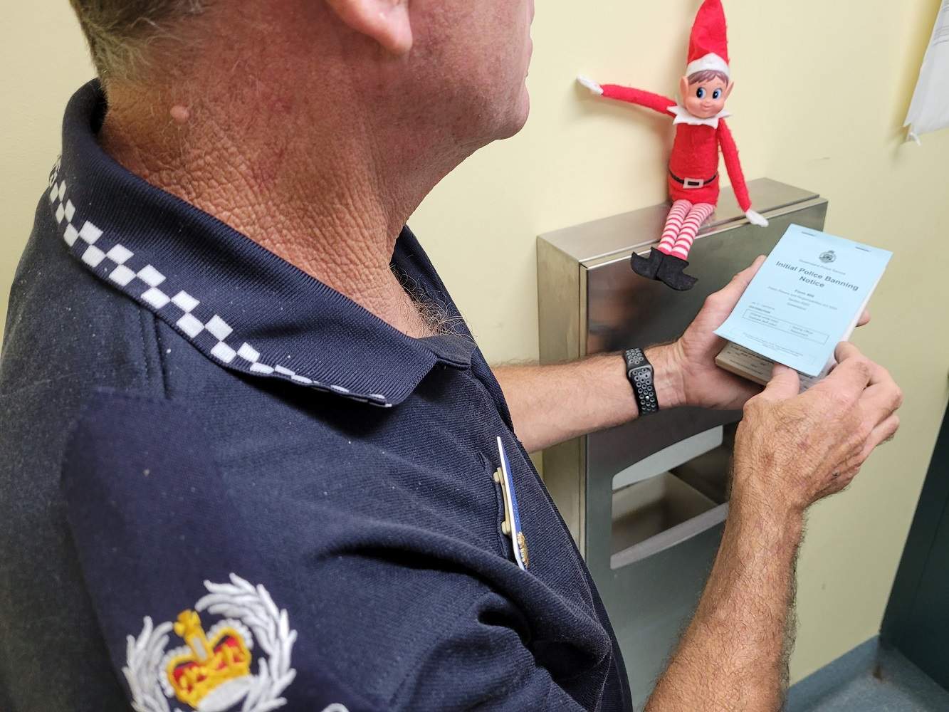 Elf on the Shelf helps Rockhampton police spread Christmas safety ...