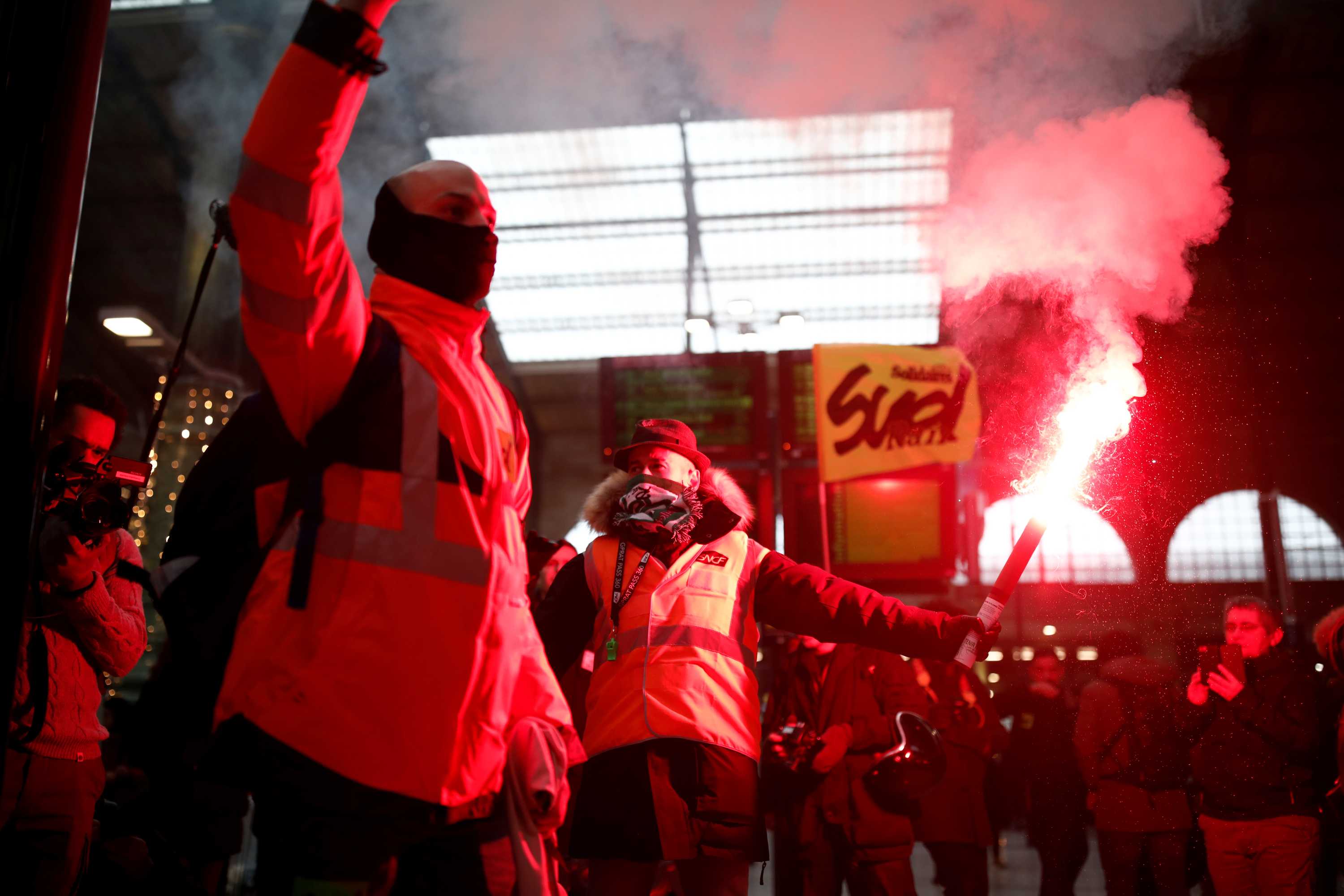 Paris strikes biggest in decades as workers walk out, stopping trains ...