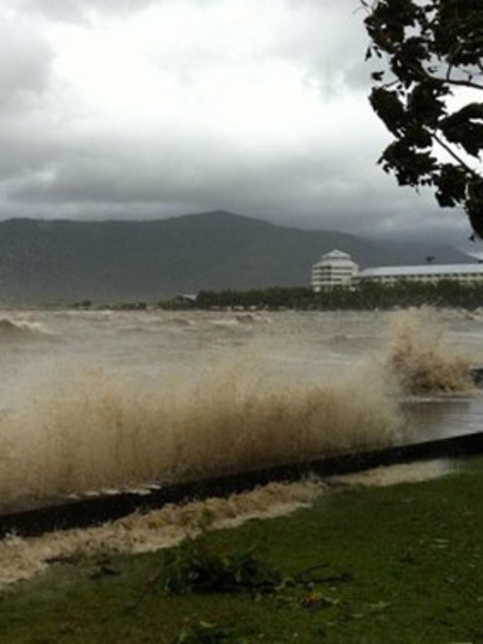 Storm surge threatens north Queensland - ABC News