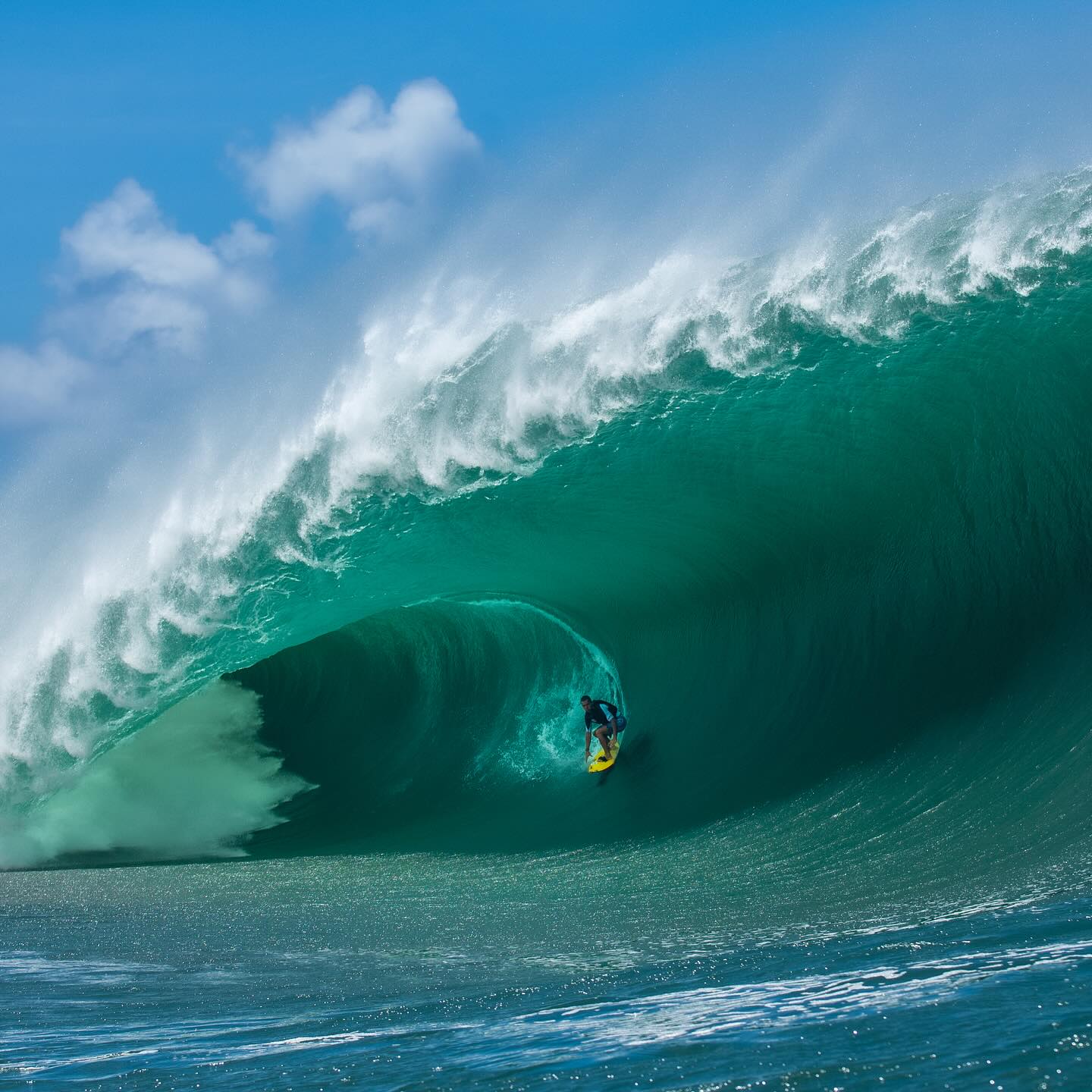 Surfing makes headlines as competitors brave 10-foot waves at Teahupo'o ...