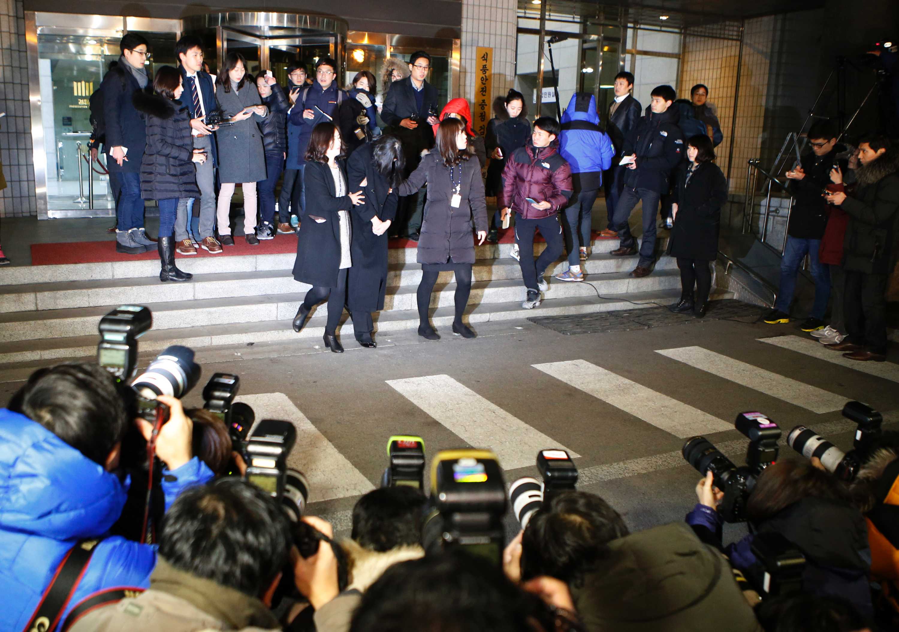 'Nut rage' Korean Air heiress Cho Hyun-Ah arrested over tantrum which ...