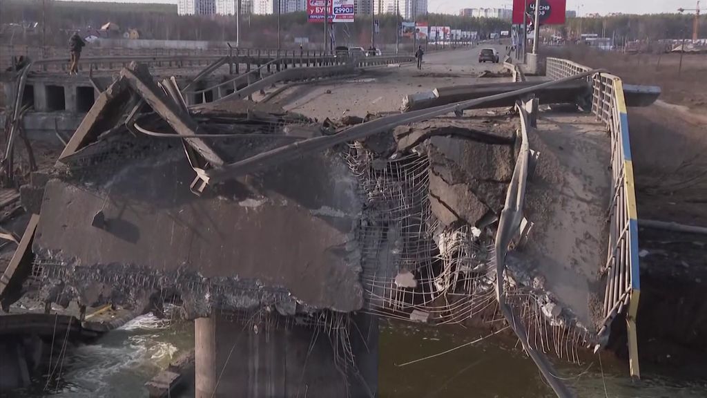 Bridge destroyed on the outskirts of Kyiv - ABC News