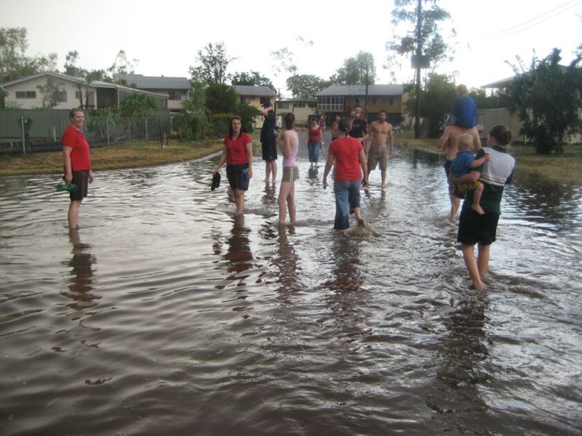 Emerald, Gayndah start clean up after storms - ABC News
